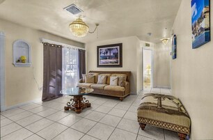 Casa, 4 quartos | Área de estar