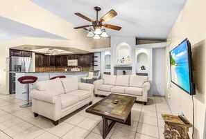 Casa, 4 quartos | Área de estar