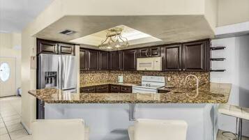 Casa, 4 quartos | Cozinha privada