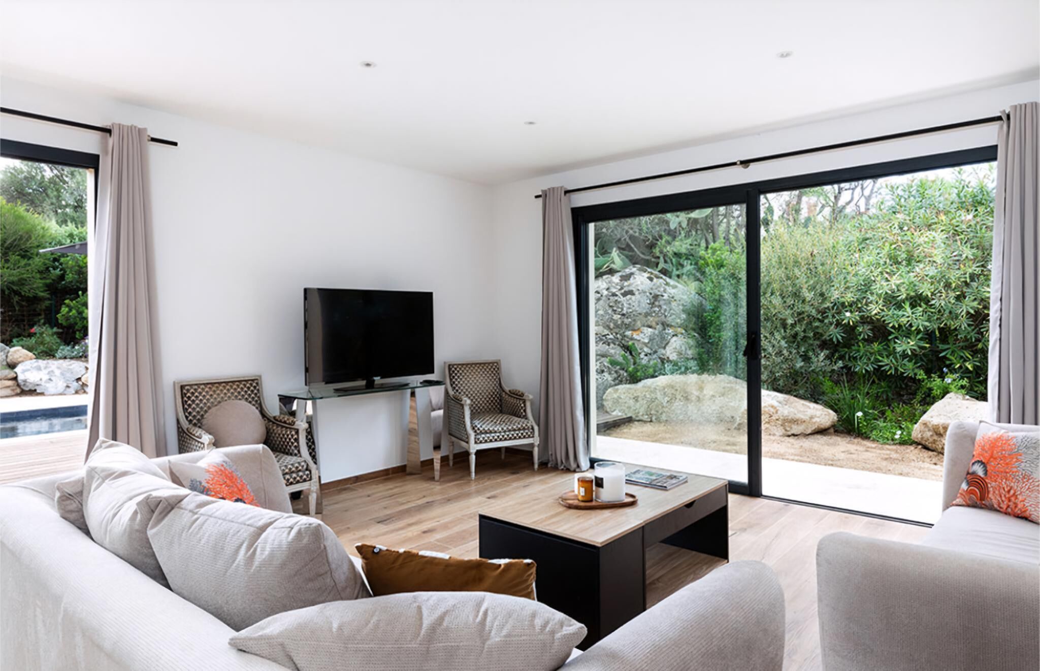 Beautiful Contemporary Villa With Spacious Rooms And Stunning Sea Views - Algajola