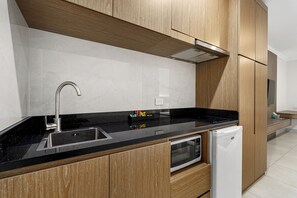 Quarto superior, para não fumantes, ar-condicionado | Cozinha privada | Geladeira, micro-ondas