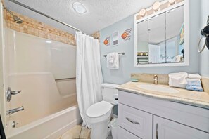 Apartamento em Condomínio Fechado, várias camas (GS Plantation West - RCC -1254) | Casa de banho