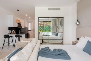 Cofres nos quartos, ferros/tábuas de passar roupa, Wi-Fi de cortesia