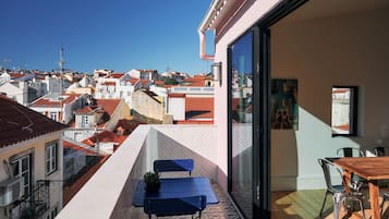 Apartamento luxo, sacada, vista para a cidade | Terraço/pátio