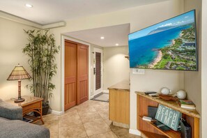 Condo, várias camas, varanda coberta, vista para o oceano (Hale Hui Kai 106) | Parte interna