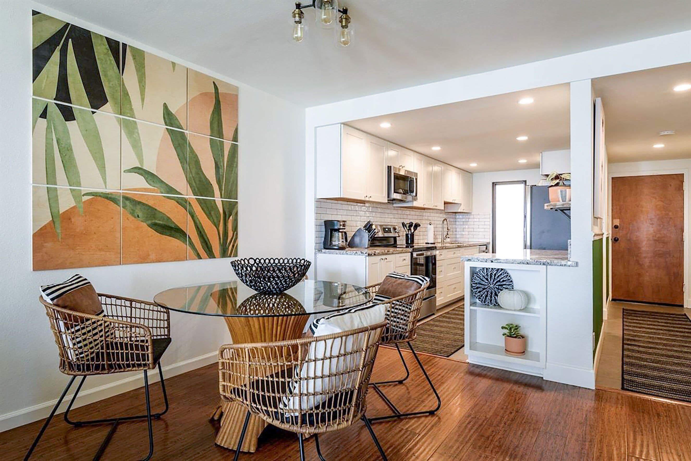 Condo, várias camas, sacada, vista para o oceano (Lauloa 106) | Cozinha privada | Cafeteira/chaleira, mesas de jantar