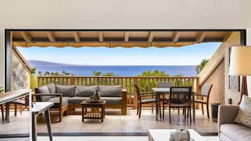 Condo, várias camas, sacada, vista para o oceano (Maui Kamaole A-206) | Área de estar
