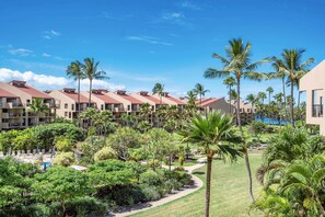 Kamaole Sands 3-308, Premier Location, Renovated, Large Lanai, Wi-fi ...
