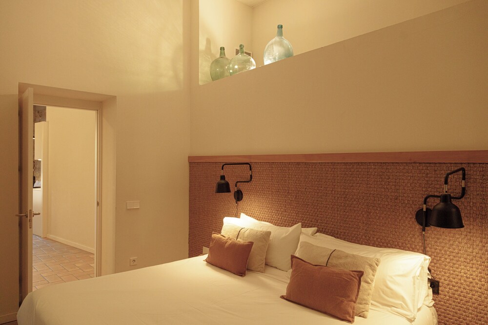 One-Bedroom, spacious and fully equipped apartment with natural light ...