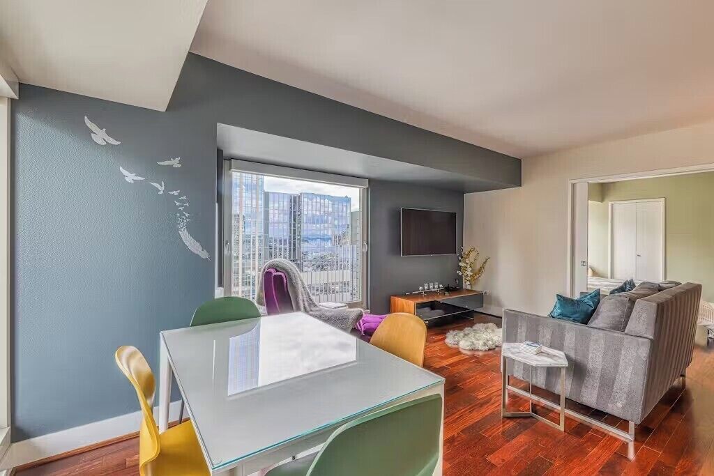 2br Waterfront Urban Getaway With Gym And Pool - Seattle, WA