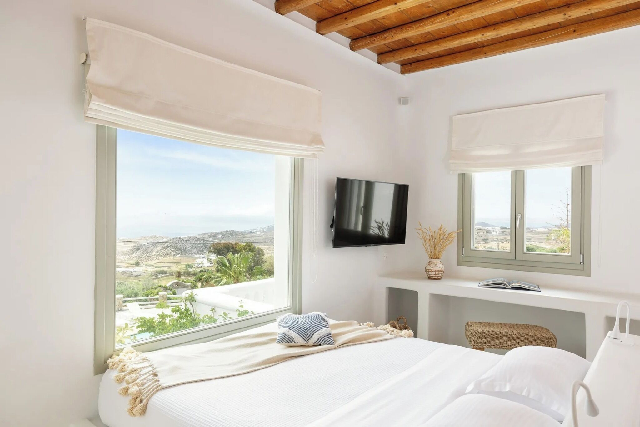 Vila luxo, vários quartos, piscina particular, vista para o mar | Roupas de cama premium, cofres nos quartos, escrivaninha