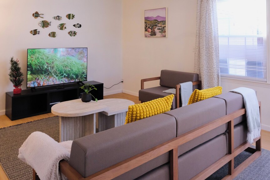 Quiet & Modern. Close To Wfu-reynolda. Patio Fenced. - Winston-Salem, NC