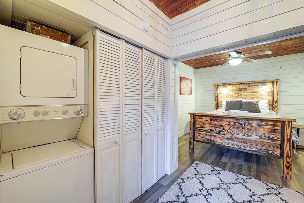 Rural & Modern! Edgemont Cabin w/ Fire Pit - Mortimer | Abritel