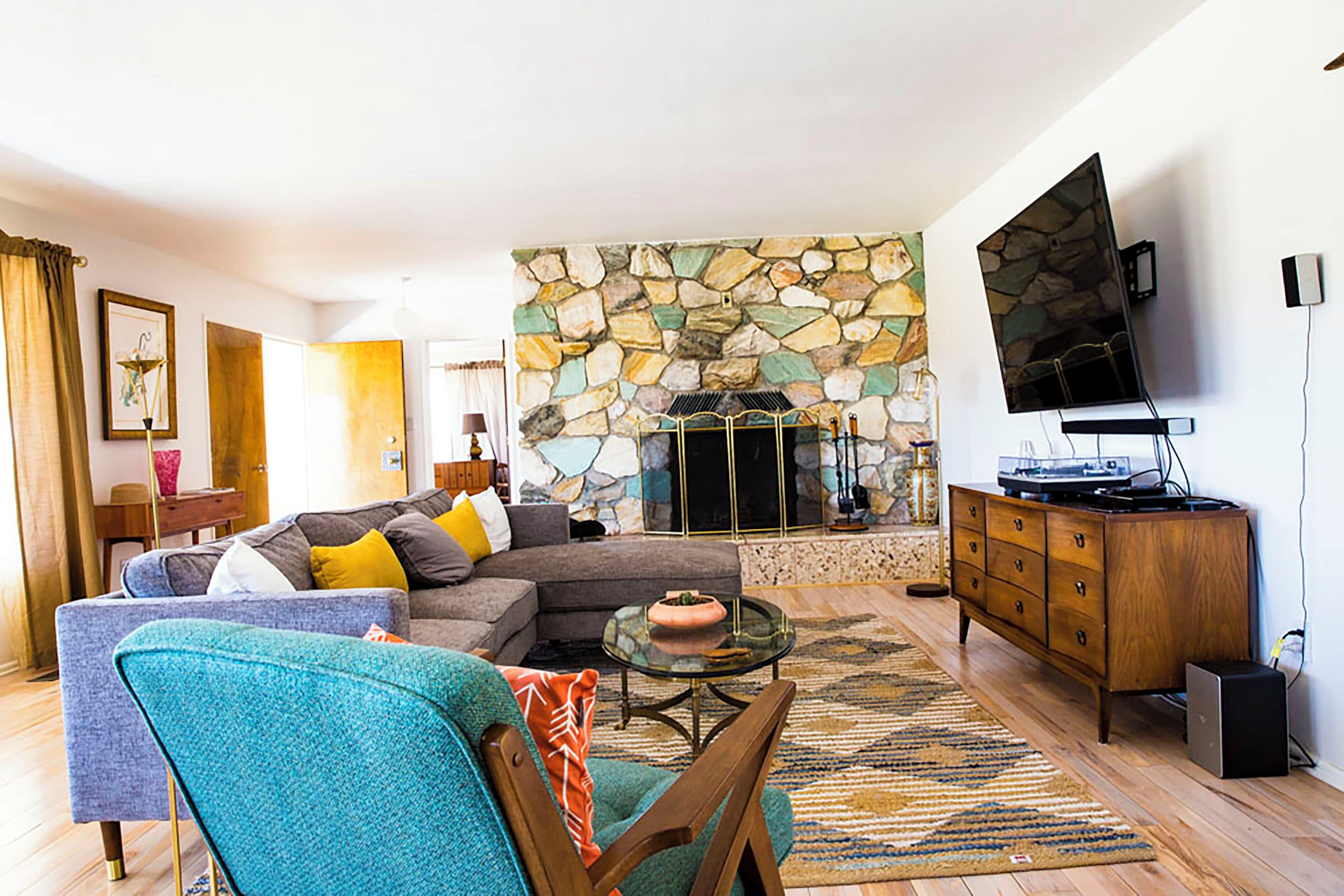 1964 Mcm 3 Bdrm On 4 Acres W/private Boulder Mountain + Hot Tub Star Gaze - Yucca Valley, CA