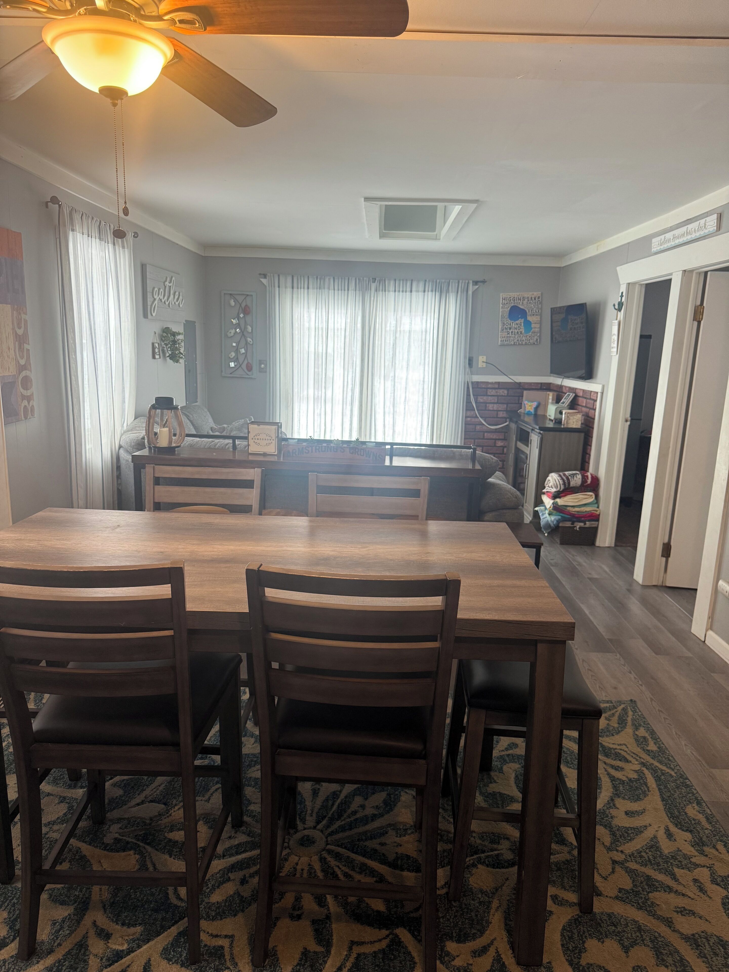 Higgins Lake Charming 3-bedroom Cottage With Lake Access Near Snowmobile Trails - Higgins Lake, MI