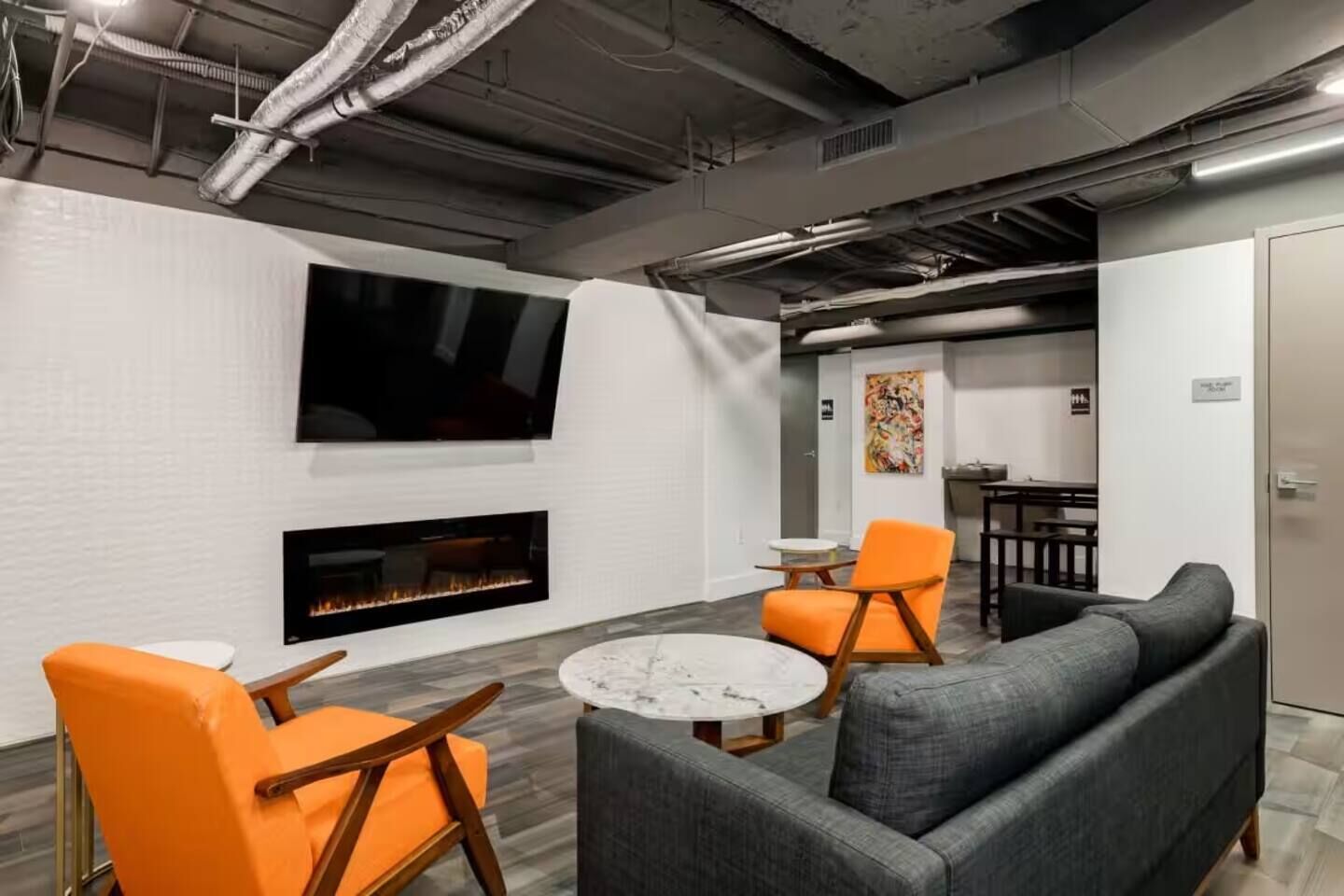 Steps From The Kc Streetcar - The Prohibition - Gladstone, MO