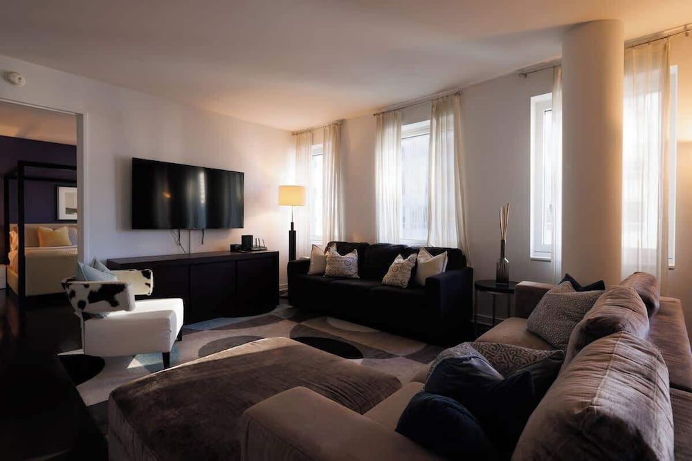 Elegant Midtown Haven | Stunning Views! Reviews, Deals & Photos 2026 - Vrbo