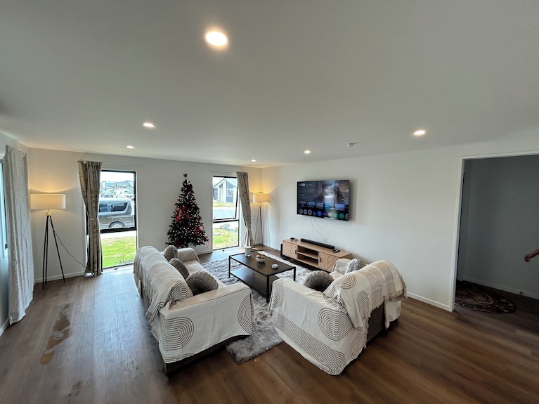 Relaxed Stay For All Seasons - Ashley