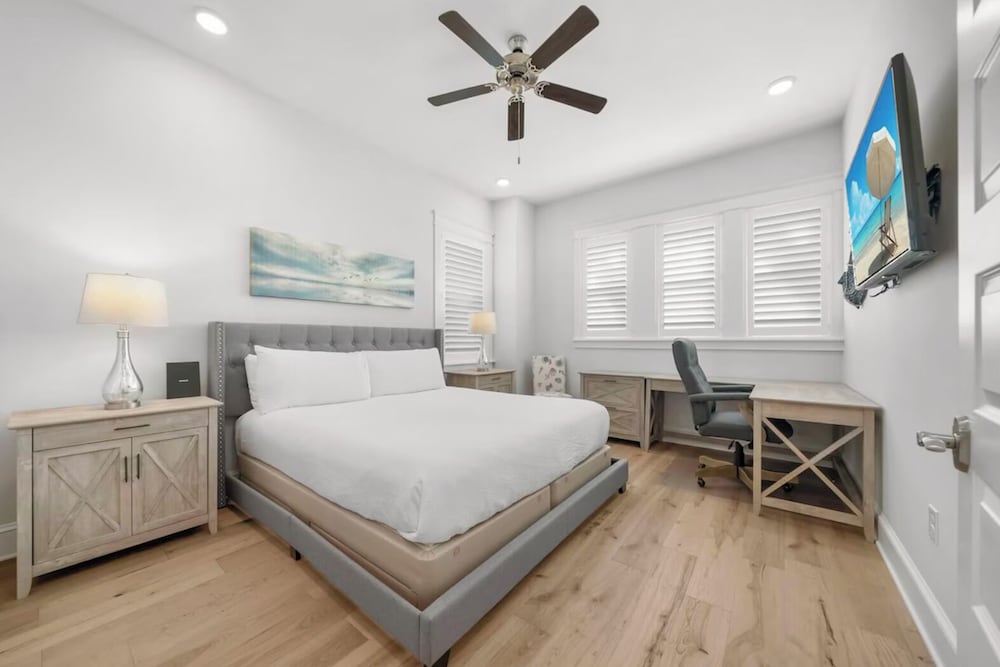 4BR 30A Vacation Home | Sleeps 10 | Elevator | Across from Prominence ...