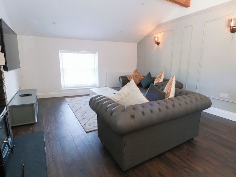 The Penthouse At 86, Pet Friendly, With Open Fire In Rossendale - West Yorkshire