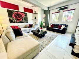 Apartamento de Luxo em Condomínio Fechado, varanda, Vista para a cidade | Sala de estar