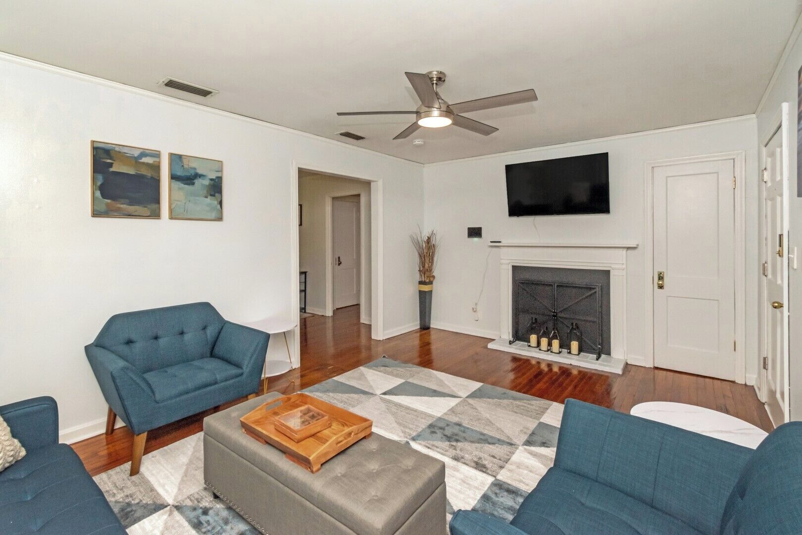 Cozy, Comfortable Home-away-from-home. Space For Work & Relaxation. - Mobile, AL