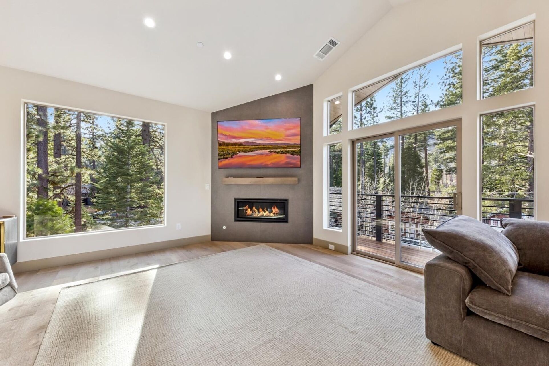 Gardner Mountain Lodge: Bike Friendly, National Forest Land, A/c, Pool Table, Dogs Welcome - South Lake Tahoe, CA