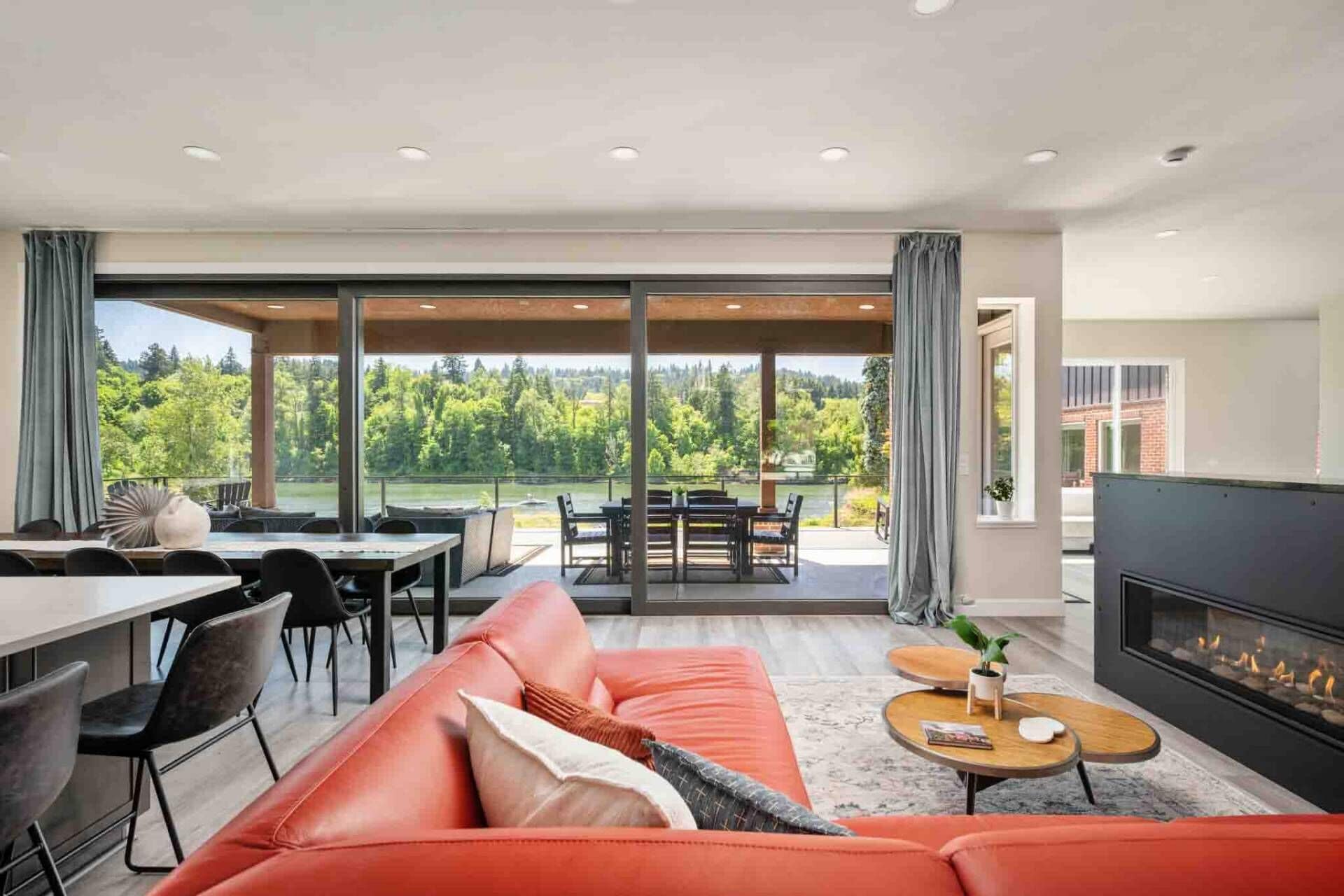 Pacific Northwest Luxury With 270° River Views, Hot Tub, Billiards, Shuffleboard, Karaoke, Bbq - Oregon City, OR