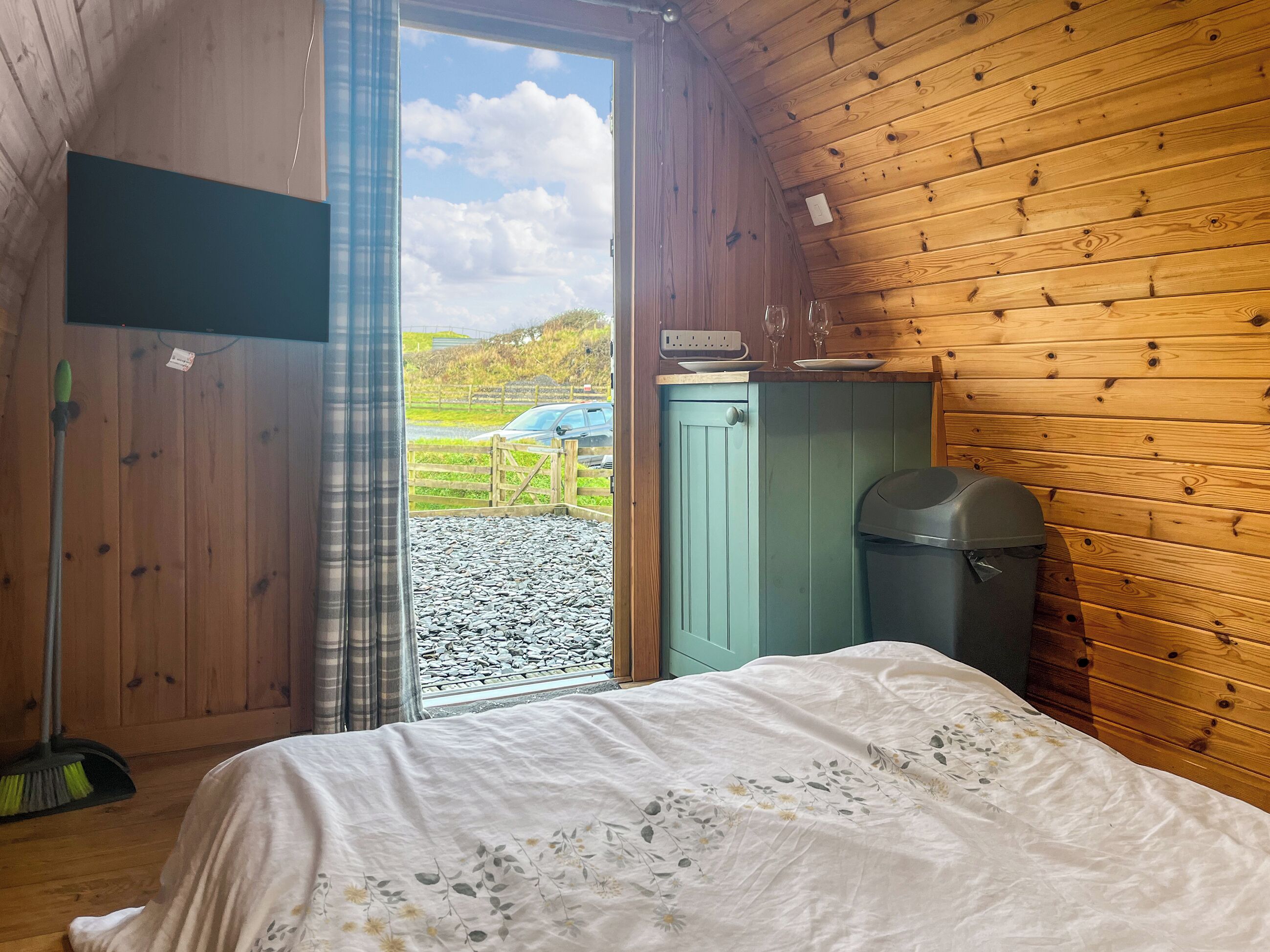 Birds Pod Is The Perfect Place For Up To Two Guests To Reconnect With Nature. - Ulverston