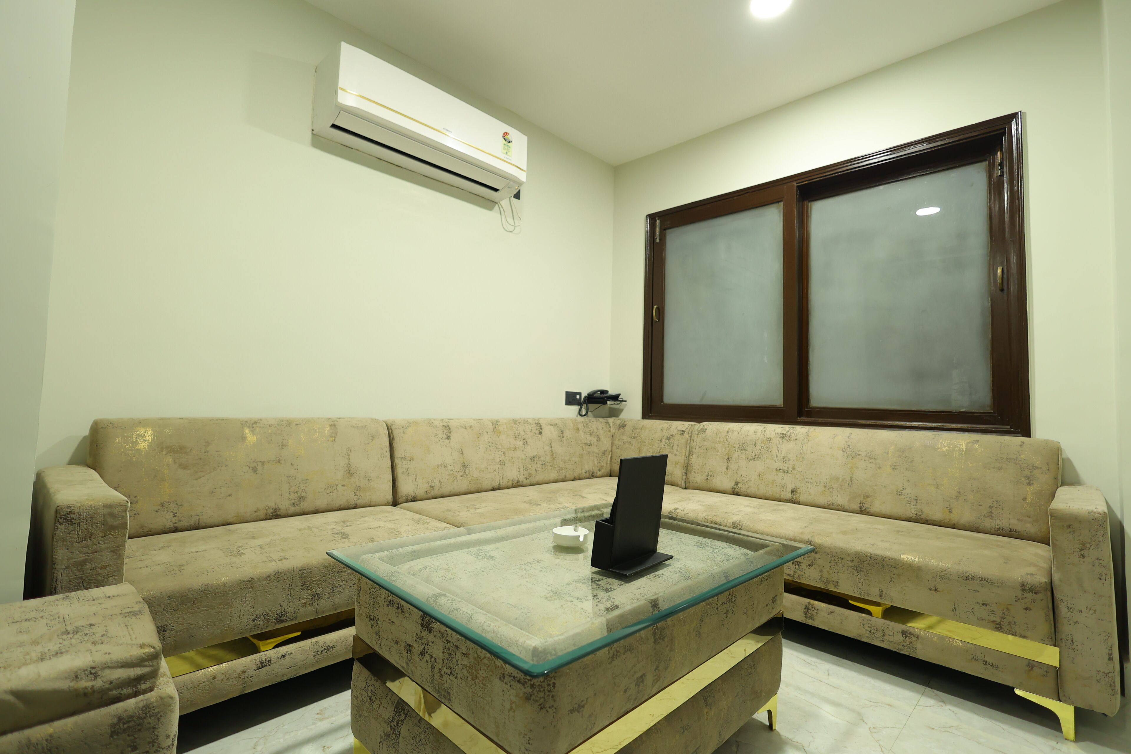 Suíte clássica, 1 cama de casal, banheiro privativo | Área de estar