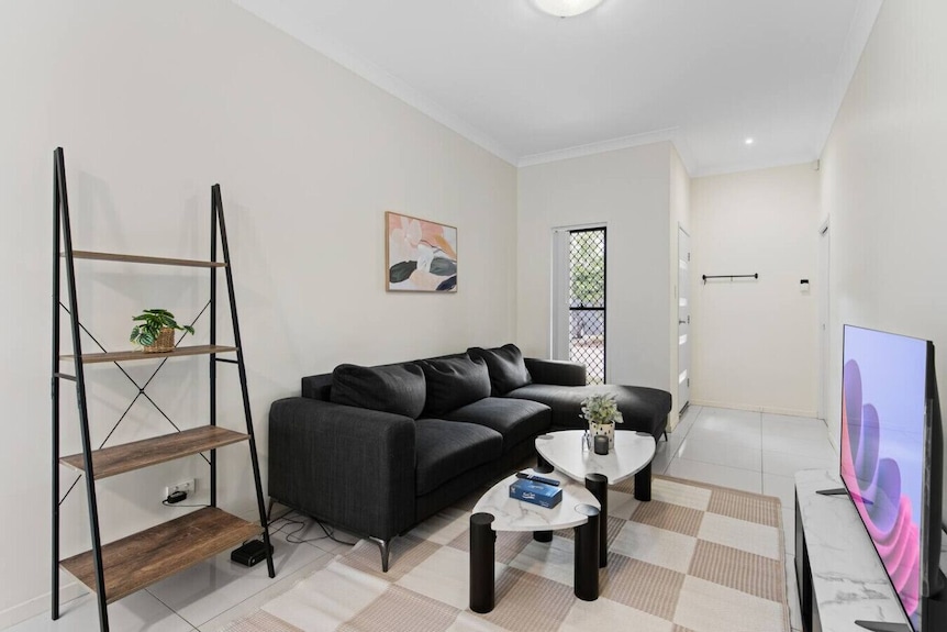 Prime Spot 3-bed | Walk To Bus Drive Anywhere Fast - QSAC (Queensland Sport and Athletics Centre)