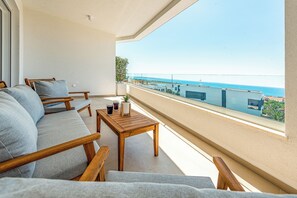 Apartamento superior, 6 quartos, piscina particular, vista para a piscina | Terraço/pátio