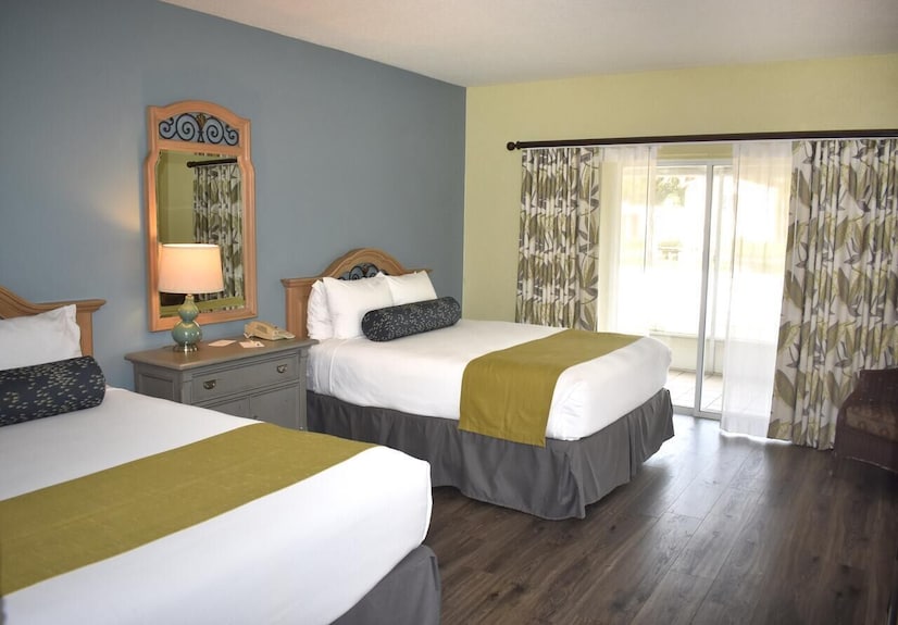 Waterfront Resort | Pools, Dining & Adventure On Crystal River - Crystal River, FL