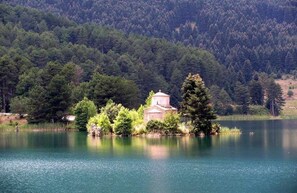 Goura Guesthouse Mountain Twin Suite Lake Doxa, Sikyona: Hotel Reviews ...