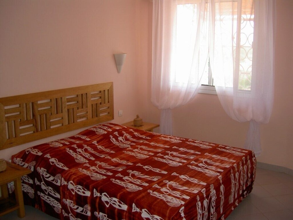 CHARMING VILLA in SOMONE Private Pool, Beautiful Garden! Lagoon ...