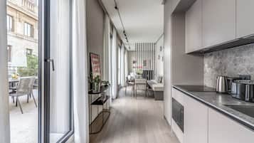 Apartamento Elite (2 Bedrooms) | Cozinha privada | Um micro-ondas, uma máquina de café expresso, uma chaleira elétrica