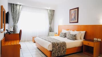 Quarto casal clássico | Wi-Fi de cortesia, roupa de cama