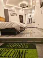 Suite Júnior, varanda, vista para o vale | Secretária, secretária adequada para computadores portáteis