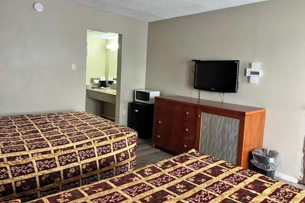 Family-Friendly Room Perfect for a Relaxed Group Stay Reviews, Deals ...