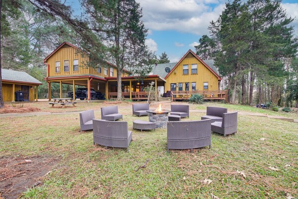 Private & Spacious Lakefront Home In Memphis! - Memphis, TN