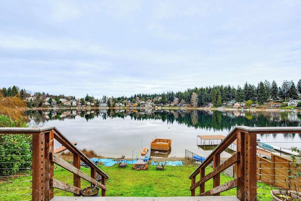 3 Mi To Puget Sound: Lakefront Gem W/ Patio! - Steilacoom, WA