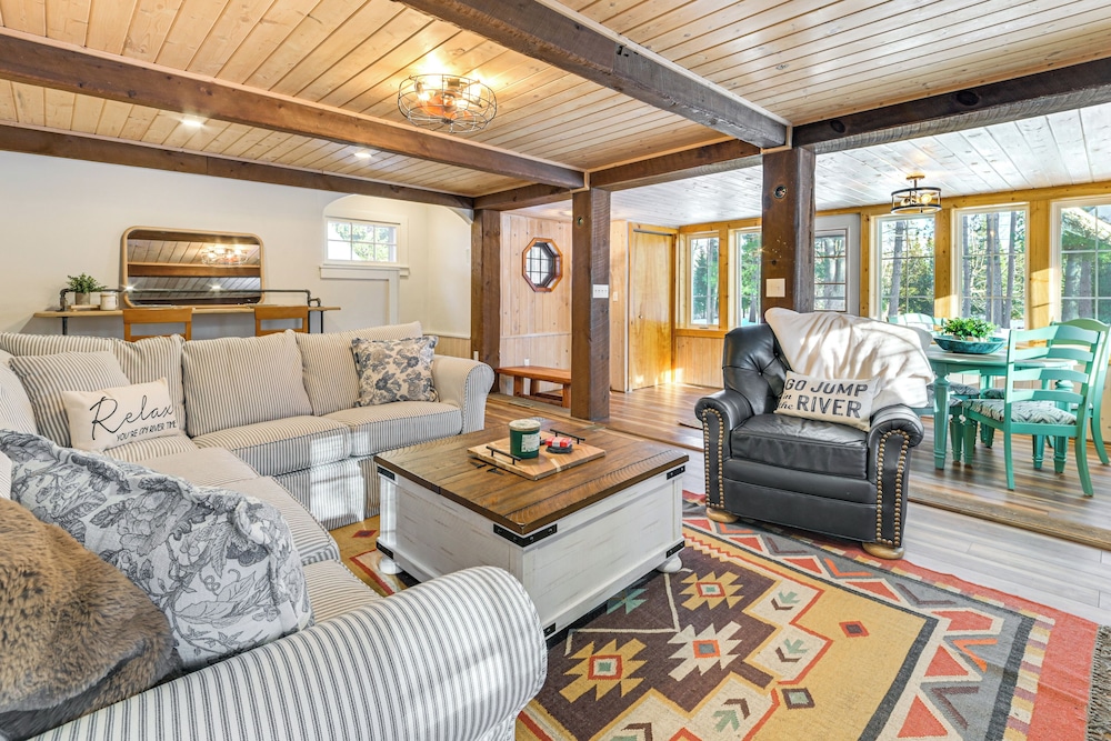 Sturgeon River Gem! Ski, Snowmobile, Golf & Fish - Indian River, MI