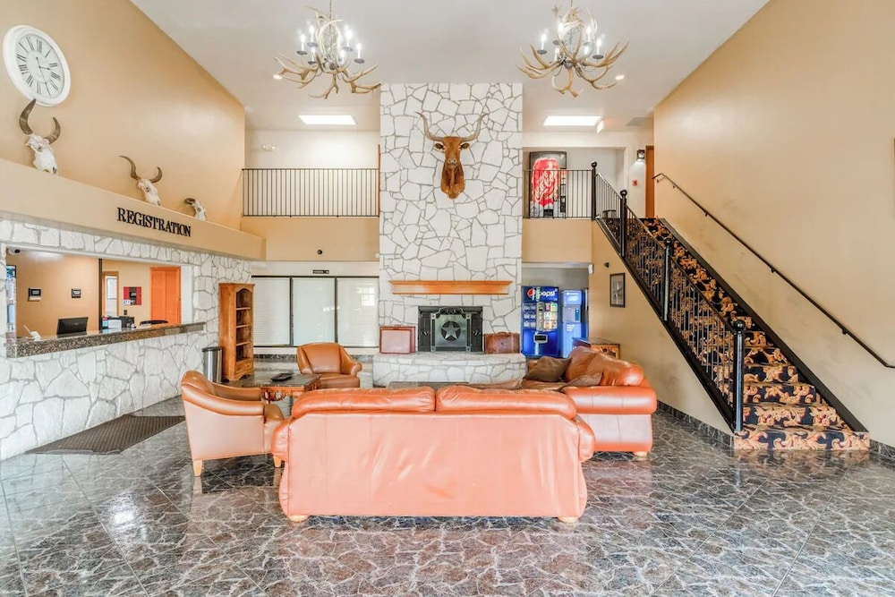 Four Practical Rooms w/ Two Queen Beds For Value-Conscious Visitors ...