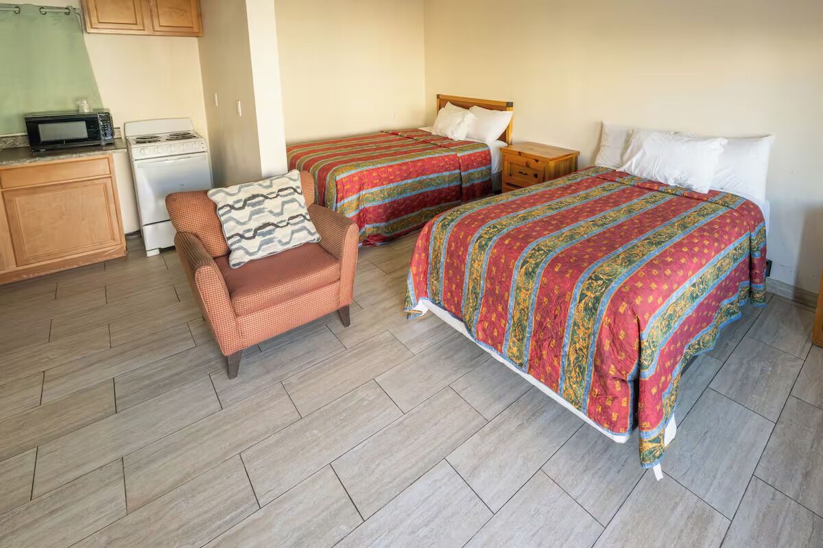 Quite Space W/ 2 Queen Beds- Kitchen Near Downtown Phoenix - Mesa, AZ