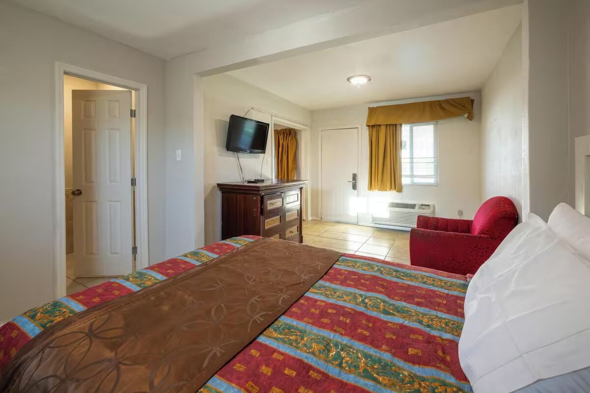 King Bed Room Near Phoenix Airport - Ideal For Travelers - Mesa, AZ