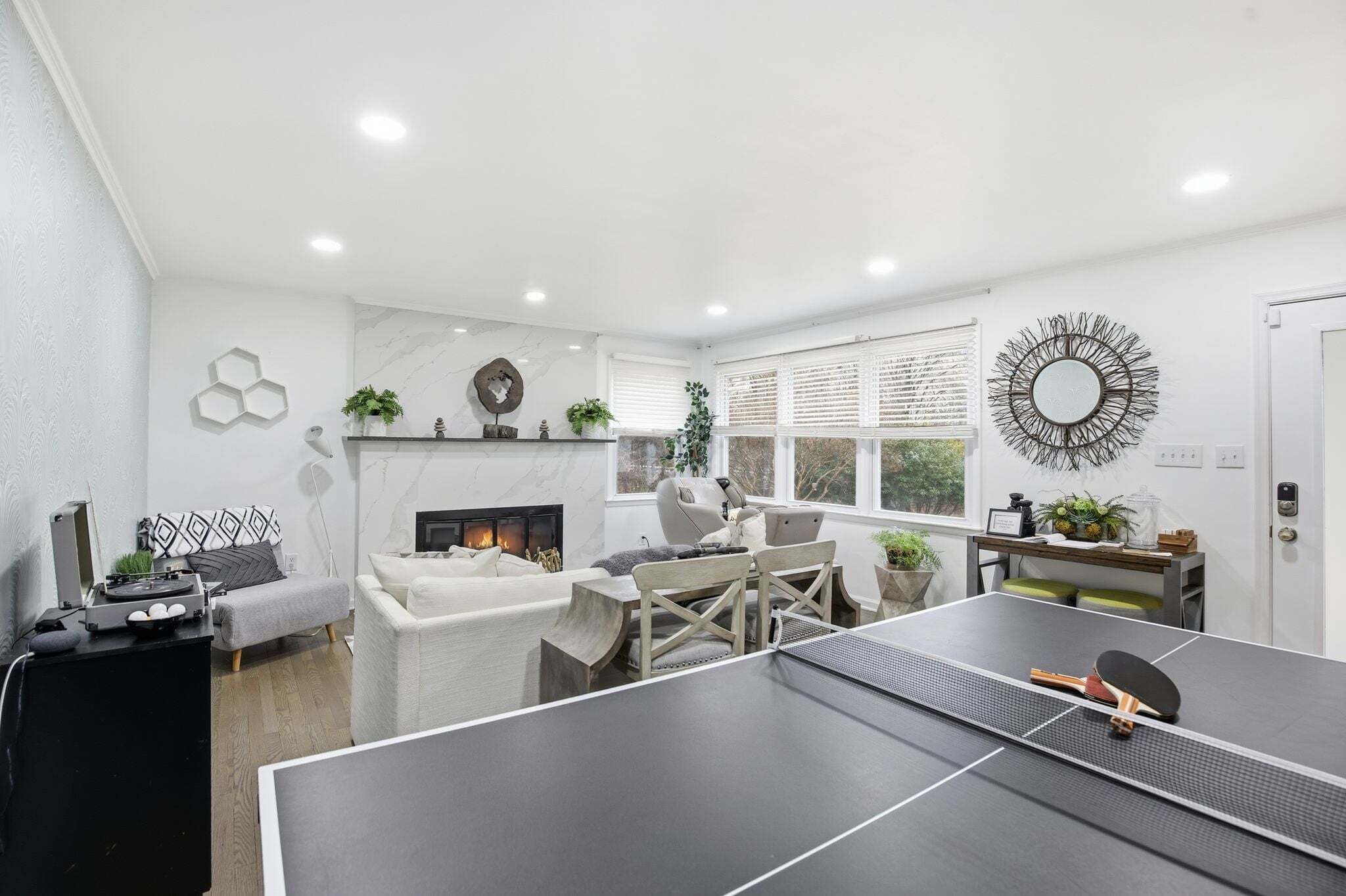 New! Stylish Hot Tub Retreat With Ping Pong - Pasadena, MD
