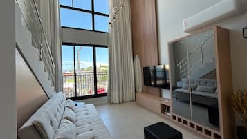 Apartamento básico | Área de estar | Smart TV 32 polegadas com canais digitais