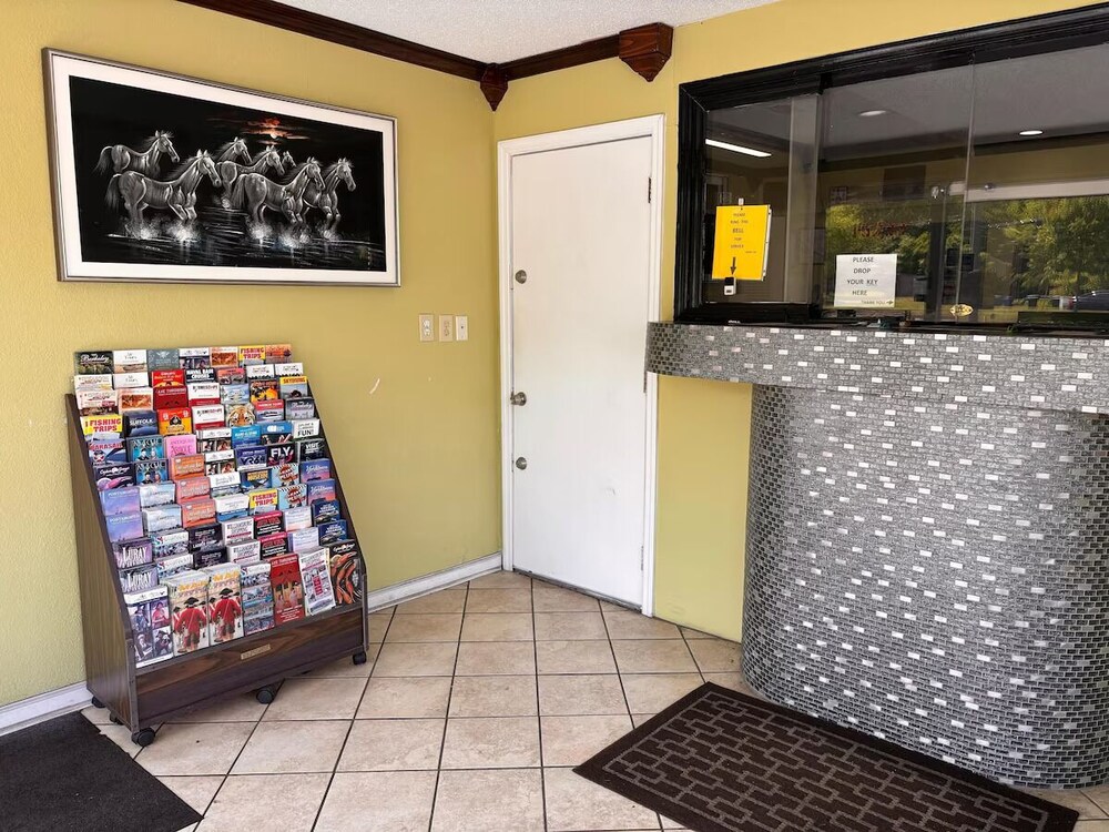 Affordable Stay w/ Private Bathroom & Flat-Screen TV – 5 Min to Fort ...