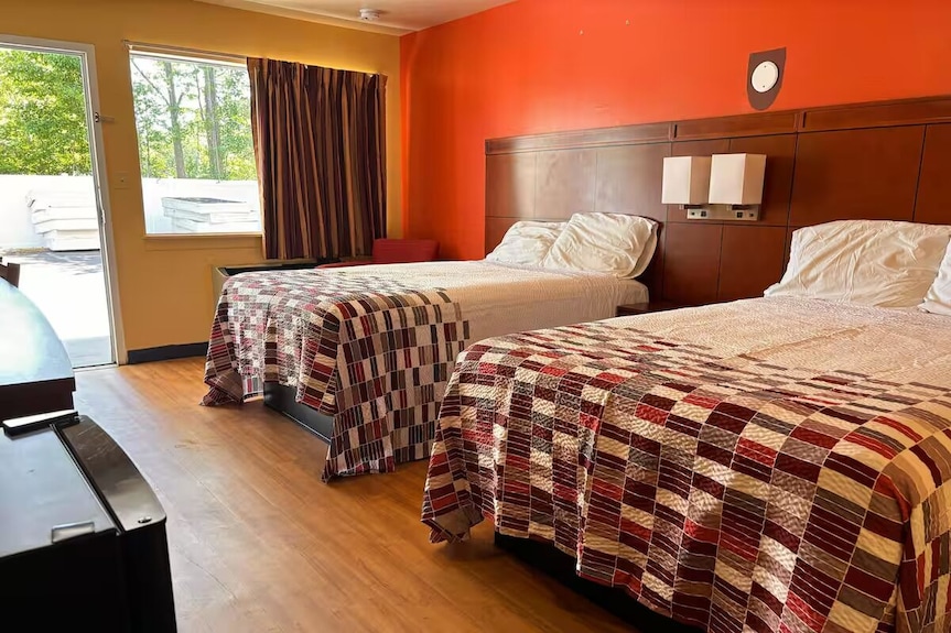 Four Simple Rooms W/ Private Bath, Essentials, & Easy Attraction Access - Yorktown, VA