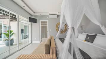 Villa Deluxe, 4 quartos, piscina privativa, vista para a piscina | Lençóis de algodão egípcio, roupa de alta qualidade, minibar